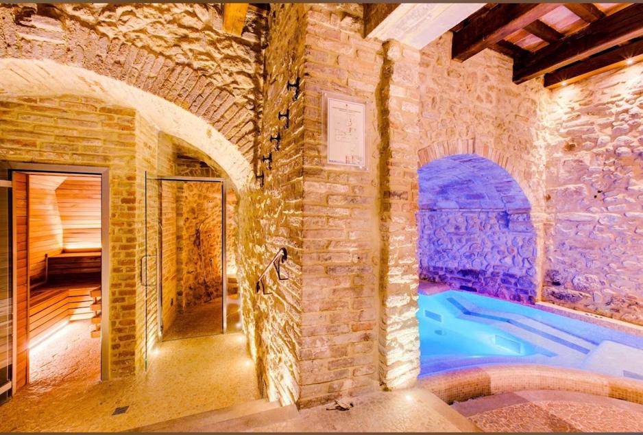 LUXURY Experience, DAY USE and Jacuzzi for two